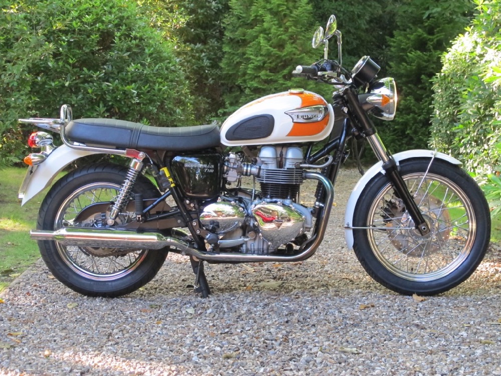 Triumph T100 - Classic Super BikesClassic Super Bikes