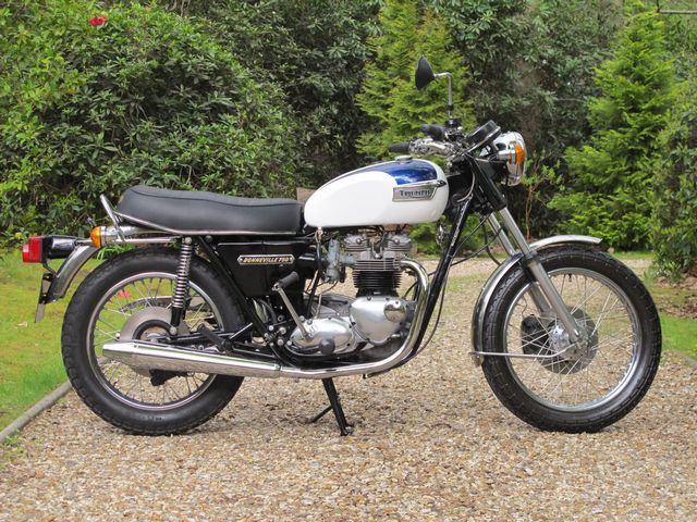 Triumph 750 Bonneville - Classic Super BikesClassic Super Bikes