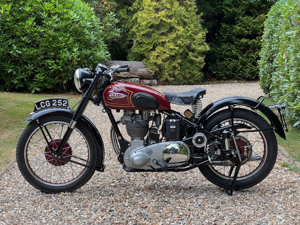 Ariel VHA Red HunterClassic Super Bikes